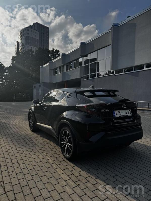 Brown Toyota C-HR 2019 in Riga, with an engine capacity of 1.80 L and mileage of 133 thousand km for 17700 €, photo 7 on AUTOMOTO.COM.LV