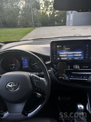 Brūns Toyota C-HR 2019 Rīga, ar dzinēja tilpumu 1.80 L un nobraukumu 133 tūkst. km par 17700 €, foto 14 vietnē AUTOMOTO.COM.LV