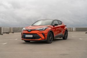 Brūns Toyota C-HR 2020 Viļņa, ar dzinēja tilpumu 2.00 L un nobraukumu 168 tūkst. km par 18990 €, foto 3 vietnē AUTOMOTO.COM.LV