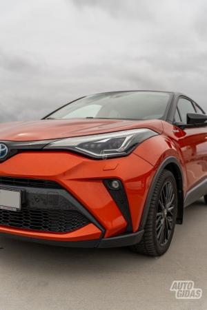 Brūns Toyota C-HR 2020 Viļņa, ar dzinēja tilpumu 2.00 L un nobraukumu 168 tūkst. km par 18990 €, foto 4 vietnē AUTOMOTO.COM.LV