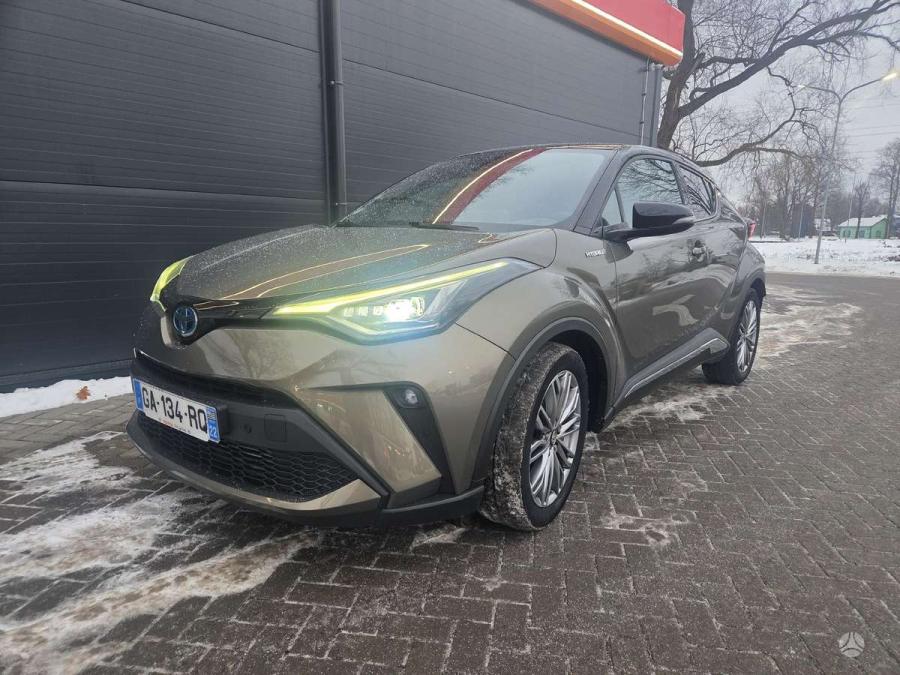 Коричневый Тойота C-HR 2021 в Рига, объемом двигателя 1.99 л и пробегом 90 тыс. км за 17900 €, фото 1 на AUTOMOTO.COM.LV