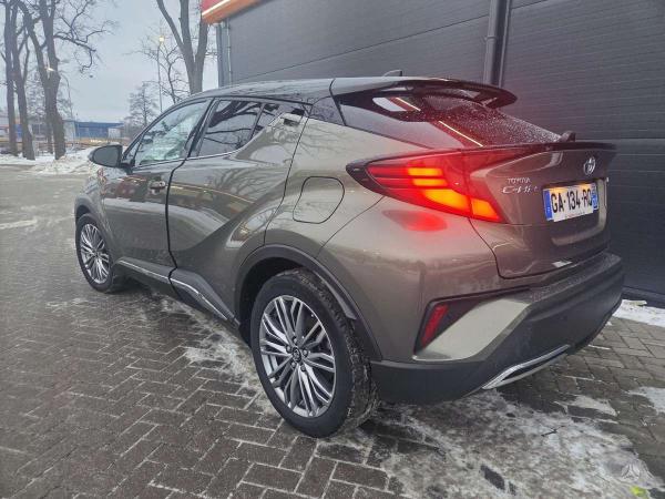 Brūns Toyota C-HR 2021 Rīga, ar dzinēja tilpumu 1.99 L un nobraukumu 90 tūkst. km par 17900 €, foto 3 vietnē AUTOMOTO.COM.LV