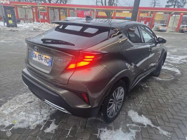 Brūns Toyota C-HR 2021 Rīga, ar dzinēja tilpumu 1.99 L un nobraukumu 90 tūkst. km par 17900 €, foto 4 vietnē AUTOMOTO.COM.LV