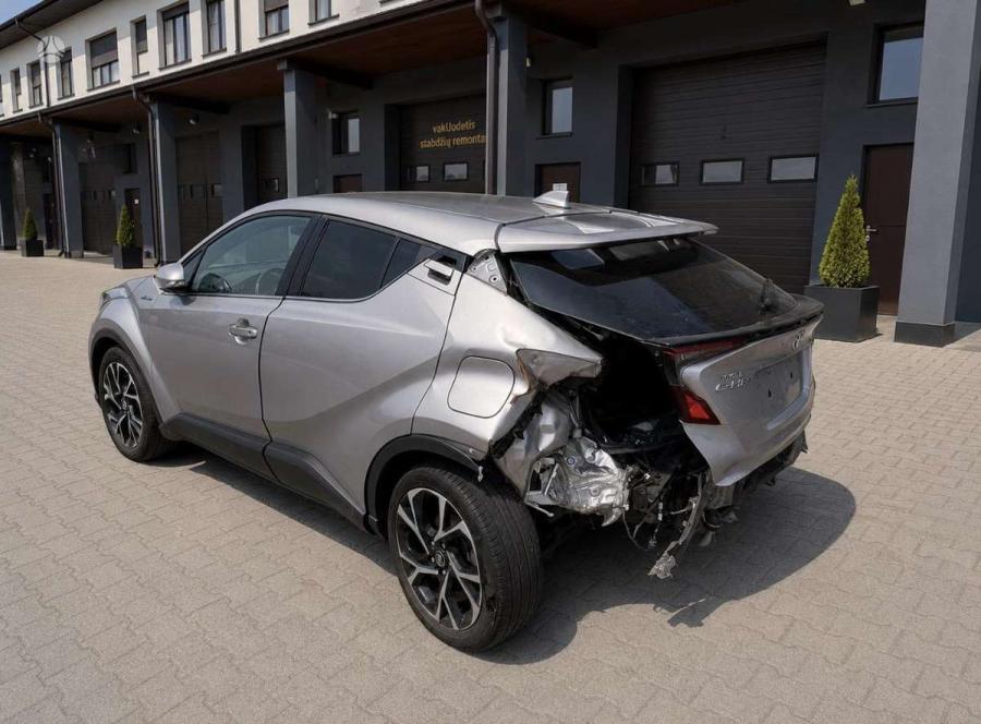 Коричневый Тойота C-HR 2021 в Вильнюс, объемом двигателя 1.80 л и пробегом 78 тыс. км за 9890 €, фото 3 на AUTOMOTO.COM.LV