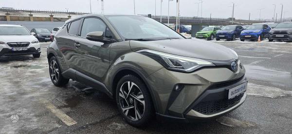 Brown Toyota C-HR 2022 in Vilnius, with an engine capacity of 1.80 L and mileage of 76 thousand km for 22750 €, photo 3 on AUTOMOTO.COM.LV