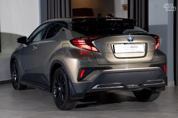 Brown Toyota C-HR 2022 in Kaunas, with an engine capacity of 2.00 L and mileage of 67 thousand km for 26372 €, photo 6 on AUTOMOTO.COM.LV