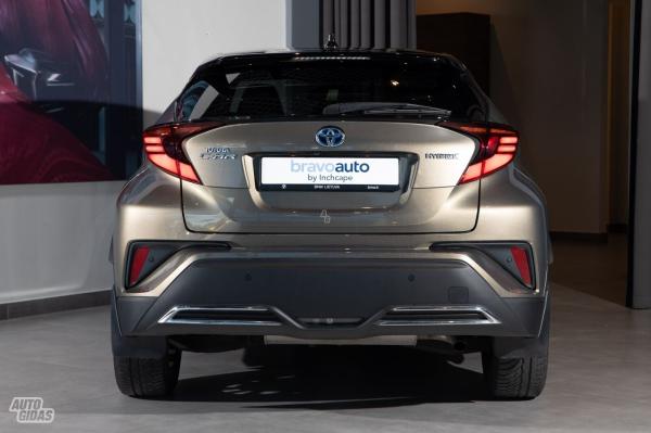 Brown Toyota C-HR 2022 in Kaunas, with an engine capacity of 2.00 L and mileage of 67 thousand km for 26372 €, photo 7 on AUTOMOTO.COM.LV
