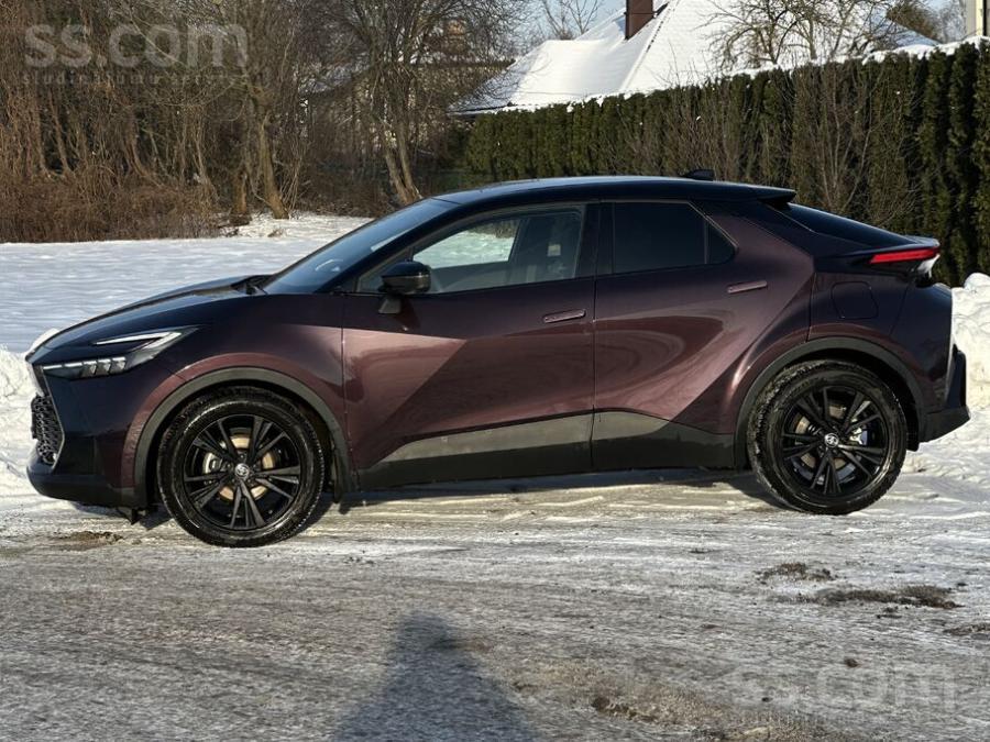 Brown Toyota C-HR 2024 in Riga, with an engine capacity of 1.80 L and mileage of 15 thousand km for 37100 €, photo 1 on AUTOMOTO.COM.LV
