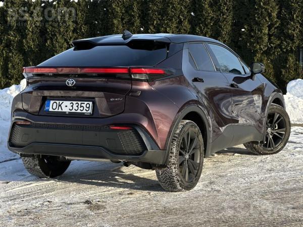 Коричневый Тойота C-HR 2024 в Рига, объемом двигателя 1.80 л и пробегом 15 тыс. км за 37100 €, фото 2 на AUTOMOTO.COM.LV