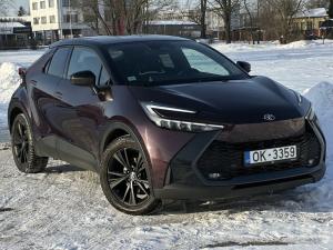 Brown Toyota C-HR 2024 in Riga, with an engine capacity of 1.80 L and mileage of 15 thousand km for 37100 €, photo 6 on AUTOMOTO.COM.LV