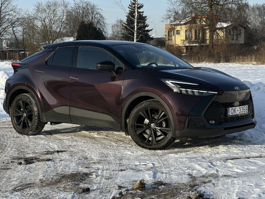 Brown Toyota C-HR 2024 in Riga, with an engine capacity of 1.80 L and mileage of 15 thousand km for 37100 €, photo 27 on AUTOMOTO.COM.LV