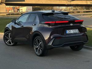 Brown Toyota C-HR 2024 in Riga, with an engine capacity of 1.80 L and mileage of 15 thousand km for 32100 €, photo 7 on AUTOMOTO.COM.LV