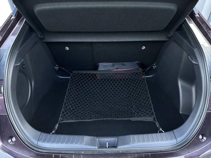 Brown Toyota C-HR 2024 in Riga, with an engine capacity of 1.80 L and mileage of 15 thousand km for 32100 €, photo 27 on AUTOMOTO.COM.LV