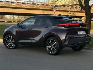 Brown Toyota C-HR 2024 in Riga, with an engine capacity of 1.80 L and mileage of 15 thousand km for 32100 €, photo 30 on AUTOMOTO.COM.LV