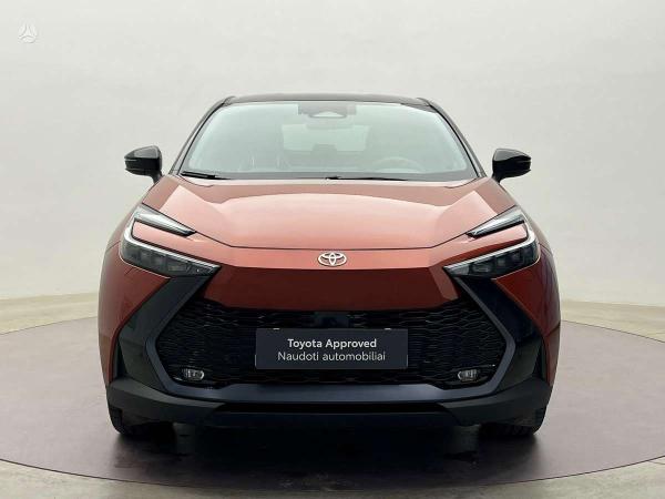 Brūns Toyota C-HR 2025 Panevēža, ar dzinēja tilpumu 1.99 L un nobraukumu 10 tūkst. km par 40990 €, foto 2 vietnē AUTOMOTO.COM.LV