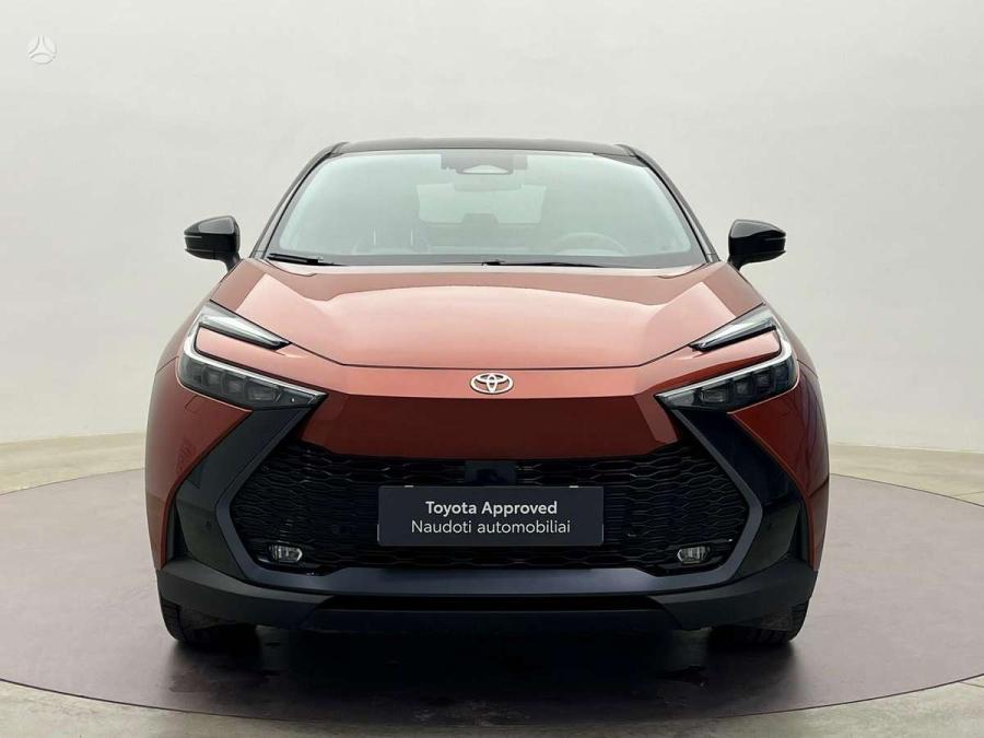 Brown Toyota C-HR 2025 in Panevezys, with an engine capacity of 1.99 L and mileage of 10 thousand km for 40990 €, photo 3 on AUTOMOTO.COM.LV