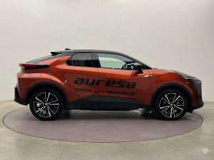 Brown Toyota C-HR 2025 in Panevezys, with an engine capacity of 1.99 L and mileage of 10 thousand km for 40990 €, photo 5 on AUTOMOTO.COM.LV