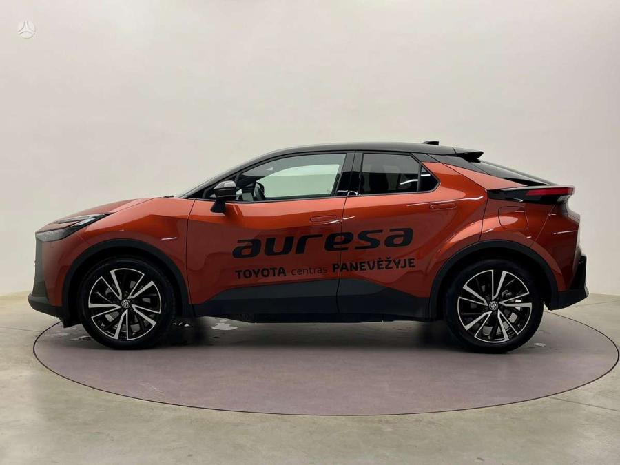 Brown Toyota C-HR 2025 in Panevezys, with an engine capacity of 1.99 L and mileage of 10 thousand km for 40990 €, photo 6 on AUTOMOTO.COM.LV