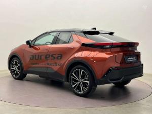 Brown Toyota C-HR 2025 in Panevezys, with an engine capacity of 1.99 L and mileage of 10 thousand km for 40990 €, photo 7 on AUTOMOTO.COM.LV