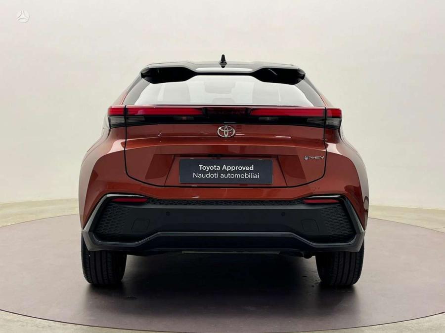 Brown Toyota C-HR 2025 in Panevezys, with an engine capacity of 1.99 L and mileage of 10 thousand km for 40990 €, photo 8 on AUTOMOTO.COM.LV