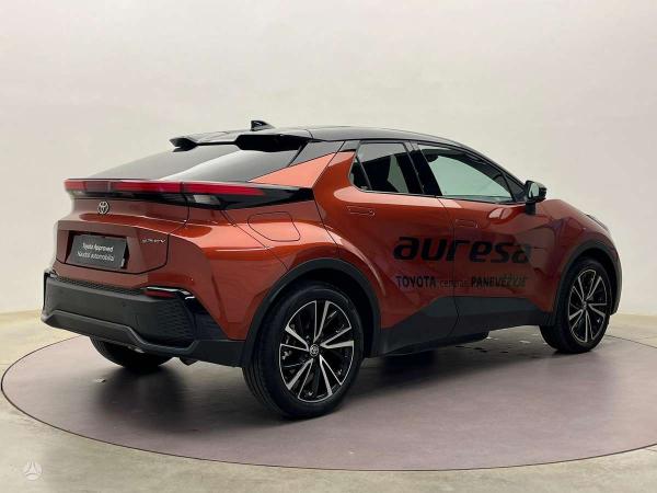 Brūns Toyota C-HR 2025 Panevēža, ar dzinēja tilpumu 1.99 L un nobraukumu 10 tūkst. km par 40990 €, foto 8 vietnē AUTOMOTO.COM.LV