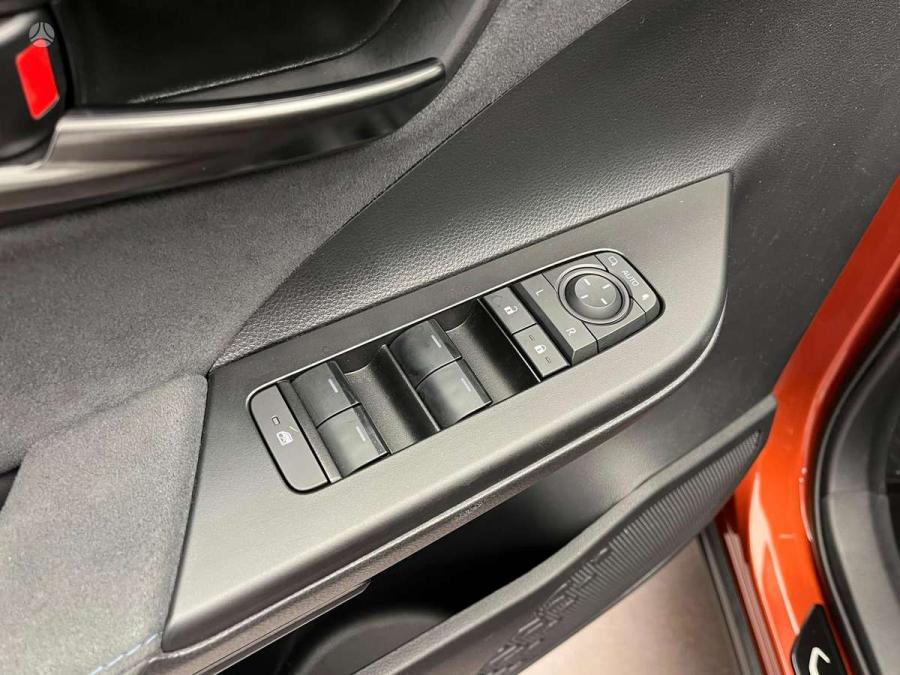 Brown Toyota C-HR 2025 in Panevezys, with an engine capacity of 1.99 L and mileage of 10 thousand km for 40990 €, photo 12 on AUTOMOTO.COM.LV