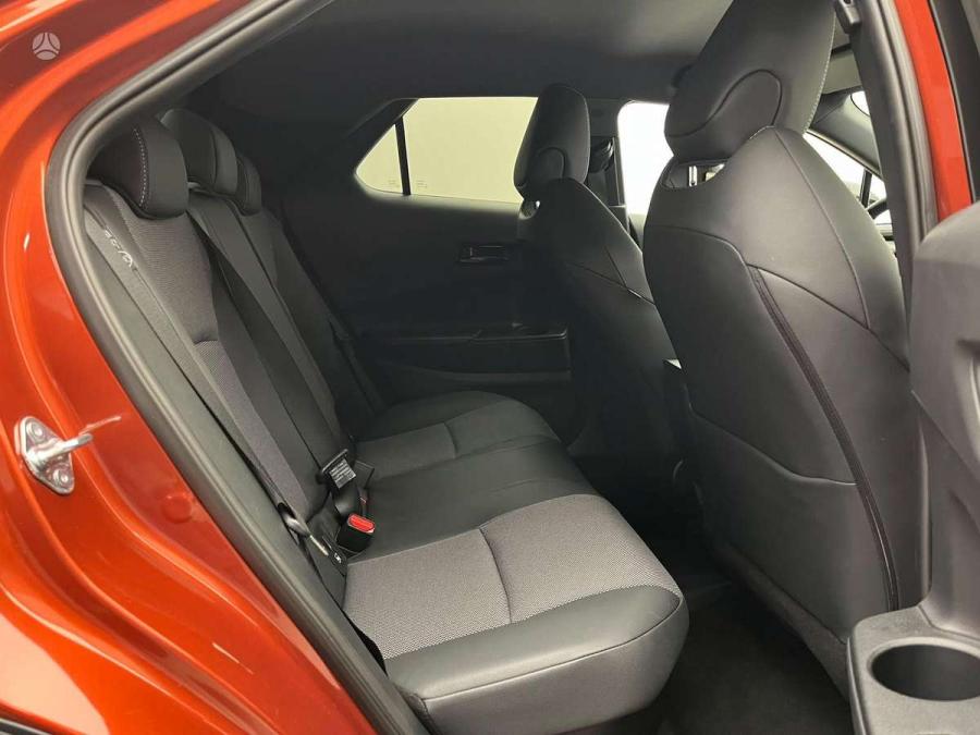 Brown Toyota C-HR 2025 in Panevezys, with an engine capacity of 1.99 L and mileage of 10 thousand km for 40990 €, photo 19 on AUTOMOTO.COM.LV