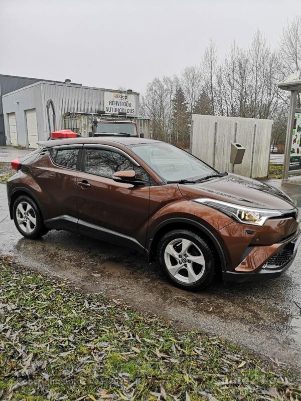 Brūns Toyota C-HR 2017 Tallina, ar dzinēja tilpumu 1.20 L un nobraukumu 145 tūkst. km par 13800 €, foto 3 vietnē AUTOMOTO.COM.LV