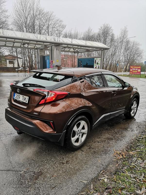 Brūns Toyota C-HR 2017 Tallina, ar dzinēja tilpumu 1.20 L un nobraukumu 145 tūkst. km par 13800 €, foto 4 vietnē AUTOMOTO.COM.LV