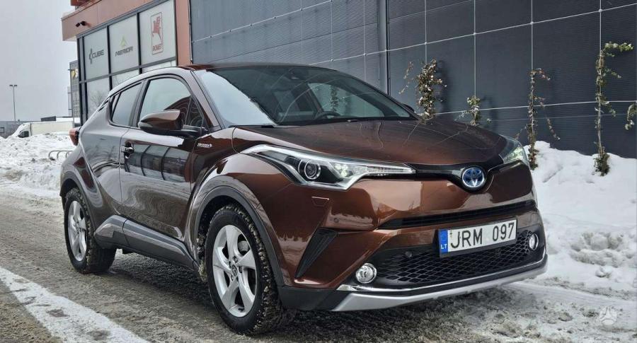 Brūns Toyota C-HR 2017 Klaipėda, ar dzinēja tilpumu 1.80 L un nobraukumu 191 tūkst. km par 14500 €, foto 1 vietnē AUTOMOTO.COM.LV