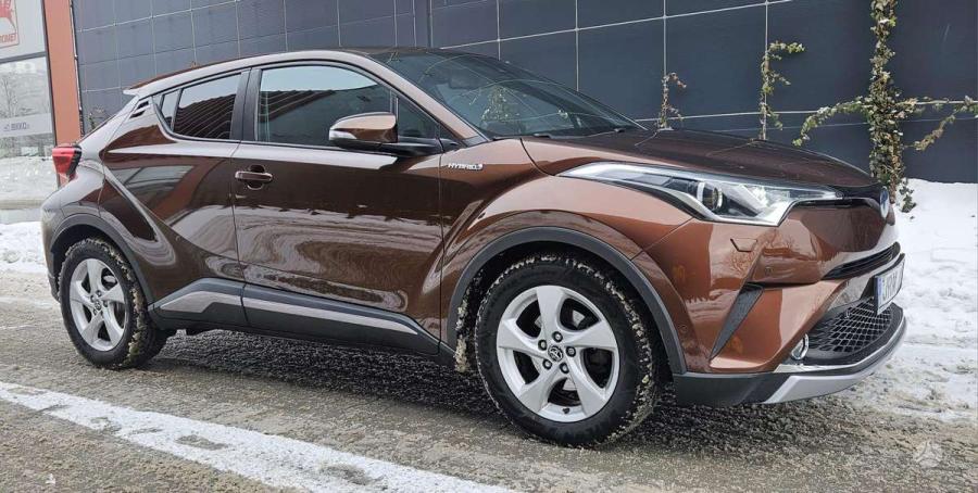 Brūns Toyota C-HR 2017 Klaipėda, ar dzinēja tilpumu 1.80 L un nobraukumu 191 tūkst. km par 14500 €, foto 4 vietnē AUTOMOTO.COM.LV