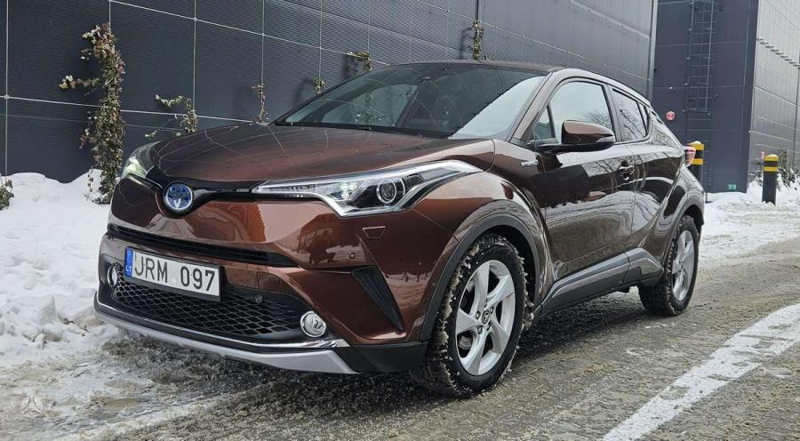 Brūns Toyota C-HR 2017 Klaipėda, ar dzinēja tilpumu 1.80 L un nobraukumu 191 tūkst. km par 14500 €, foto 8 vietnē AUTOMOTO.COM.LV