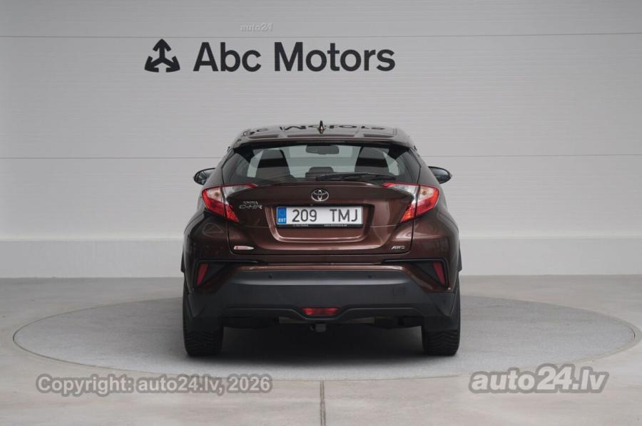 Brown Toyota C-HR 2017 in Tallinn, with an engine capacity of 1.20 L and mileage of 145 thousand km for 14390 €, photo 5 on AUTOMOTO.COM.LV