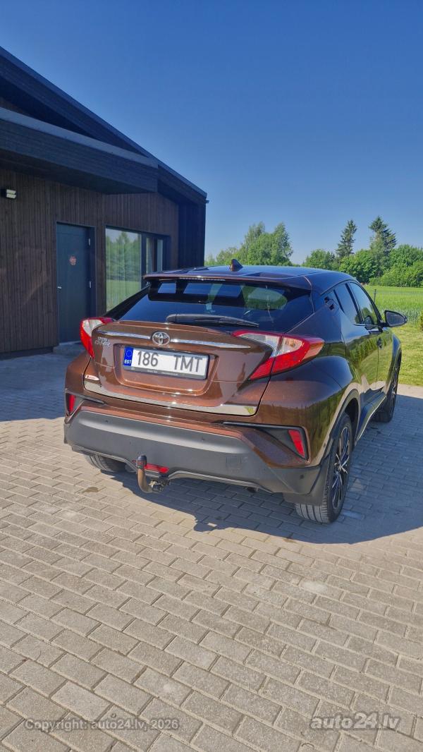 Brown Toyota C-HR 2017 in Tartu, with an engine capacity of 1.20 L and mileage of 70 thousand km for 15700 €, photo 2 on AUTOMOTO.COM.LV