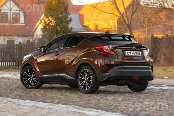 Коричневый Тойота C-HR 2017 в Елгава, объемом двигателя 1.80 л и пробегом 220 тыс. км за 15900 €, фото 4 на AUTOMOTO.COM.LV