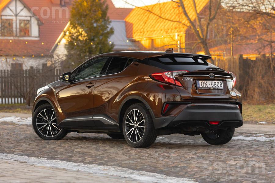 Коричневый Тойота C-HR 2017 в Елгава, объемом двигателя 1.80 л и пробегом 220 тыс. км за 15900 €, фото 5 на AUTOMOTO.COM.LV