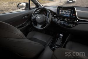 Коричневый Тойота C-HR 2017 в Елгава, объемом двигателя 1.80 л и пробегом 220 тыс. км за 15900 €, фото 8 на AUTOMOTO.COM.LV