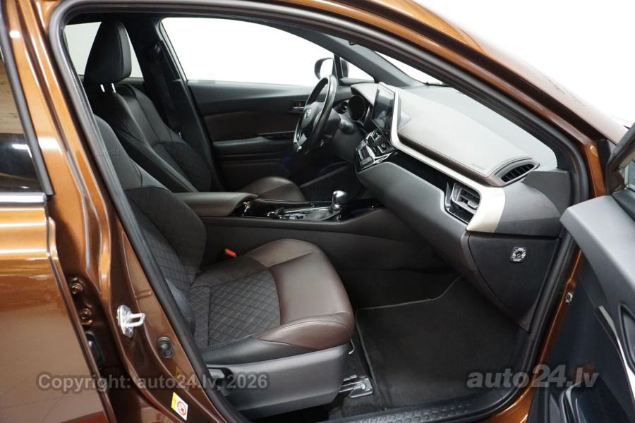 Brūns Toyota C-HR 2017 Tartu, ar dzinēja tilpumu 1.20 L un nobraukumu 70 tūkst. km par 15490 €, foto 7 vietnē AUTOMOTO.COM.LV