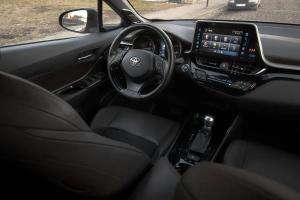 Brūns Toyota C-HR 2017 Jelgava, ar dzinēja tilpumu 1.80 L un nobraukumu 220 tūkst. km par 15900 €, foto 8 vietnē AUTOMOTO.COM.LV