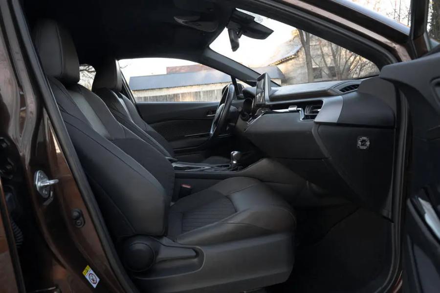 Brūns Toyota C-HR 2017 Jelgava, ar dzinēja tilpumu 1.80 L un nobraukumu 220 tūkst. km par 15900 €, foto 9 vietnē AUTOMOTO.COM.LV