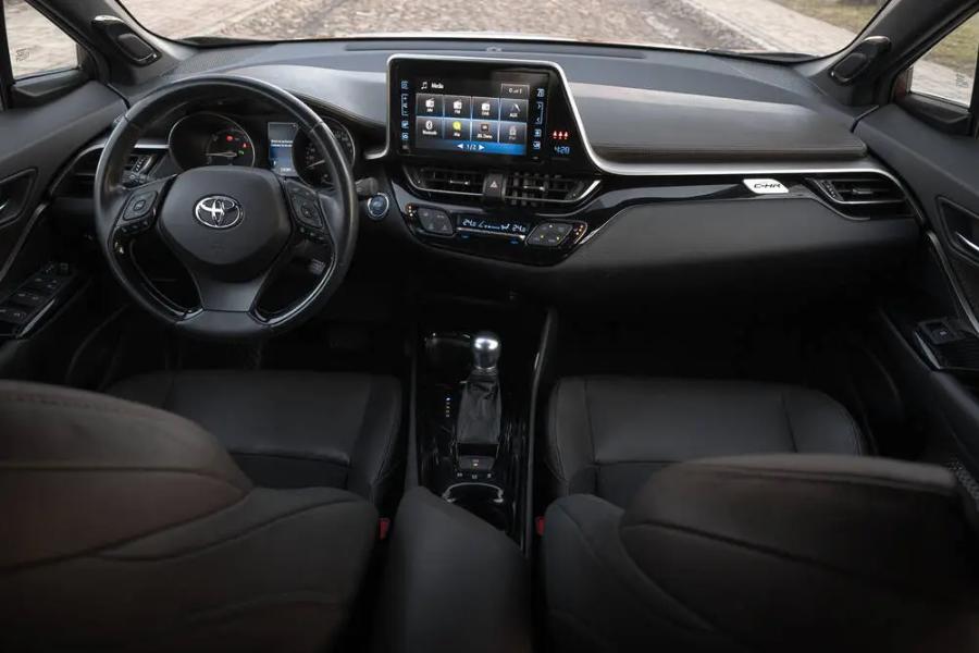 Brūns Toyota C-HR 2017 Jelgava, ar dzinēja tilpumu 1.80 L un nobraukumu 220 tūkst. km par 15900 €, foto 12 vietnē AUTOMOTO.COM.LV