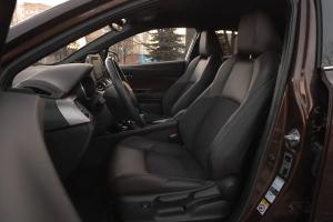 Brūns Toyota C-HR 2017 Jelgava, ar dzinēja tilpumu 1.80 L un nobraukumu 220 tūkst. km par 15900 €, foto 14 vietnē AUTOMOTO.COM.LV