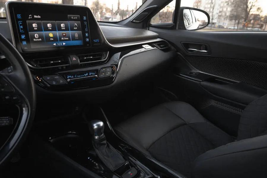 Brūns Toyota C-HR 2017 Jelgava, ar dzinēja tilpumu 1.80 L un nobraukumu 220 tūkst. km par 15900 €, foto 15 vietnē AUTOMOTO.COM.LV