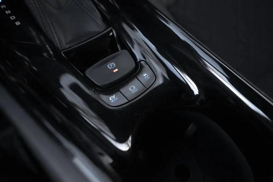 Brūns Toyota C-HR 2017 Jelgava, ar dzinēja tilpumu 1.80 L un nobraukumu 220 tūkst. km par 15900 €, foto 19 vietnē AUTOMOTO.COM.LV