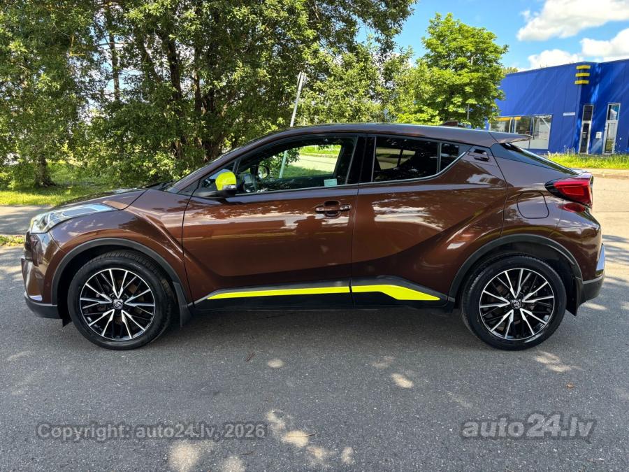 Brown Toyota C-HR 2017 in Paide, with an engine capacity of 1.20 L and mileage of 140 thousand km for 12890 €, photo 4 on AUTOMOTO.COM.LV