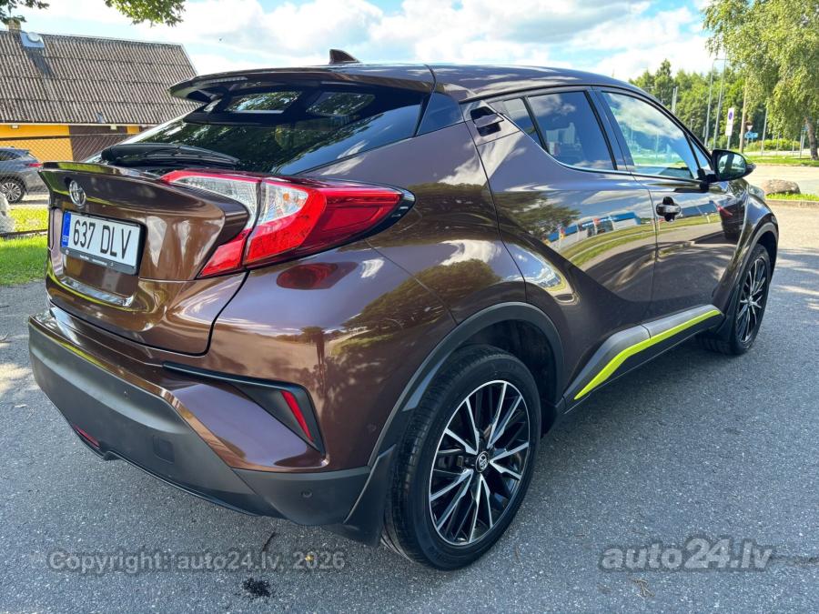 Brown Toyota C-HR 2017 in Paide, with an engine capacity of 1.20 L and mileage of 140 thousand km for 12890 €, photo 6 on AUTOMOTO.COM.LV