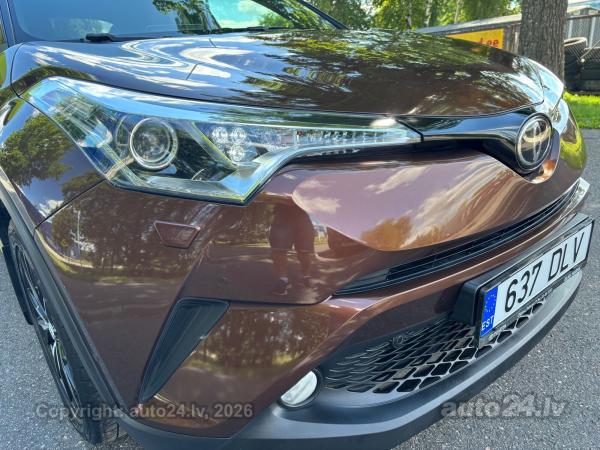 Brown Toyota C-HR 2017 in Paide, with an engine capacity of 1.20 L and mileage of 140 thousand km for 12890 €, photo 8 on AUTOMOTO.COM.LV