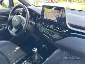 Brown Toyota C-HR 2017 in Paide, with an engine capacity of 1.20 L and mileage of 140 thousand km for 12890 €, photo 10 on AUTOMOTO.COM.LV