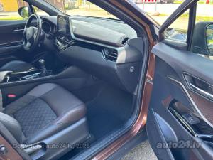 Brown Toyota C-HR 2017 in Paide, with an engine capacity of 1.20 L and mileage of 140 thousand km for 12890 €, photo 11 on AUTOMOTO.COM.LV