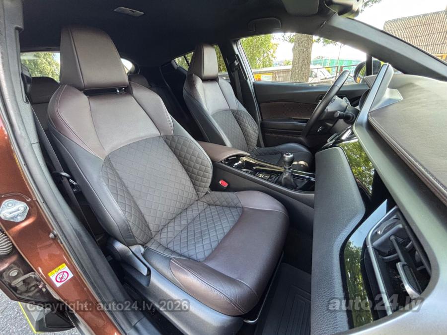 Brown Toyota C-HR 2017 in Paide, with an engine capacity of 1.20 L and mileage of 140 thousand km for 12890 €, photo 12 on AUTOMOTO.COM.LV